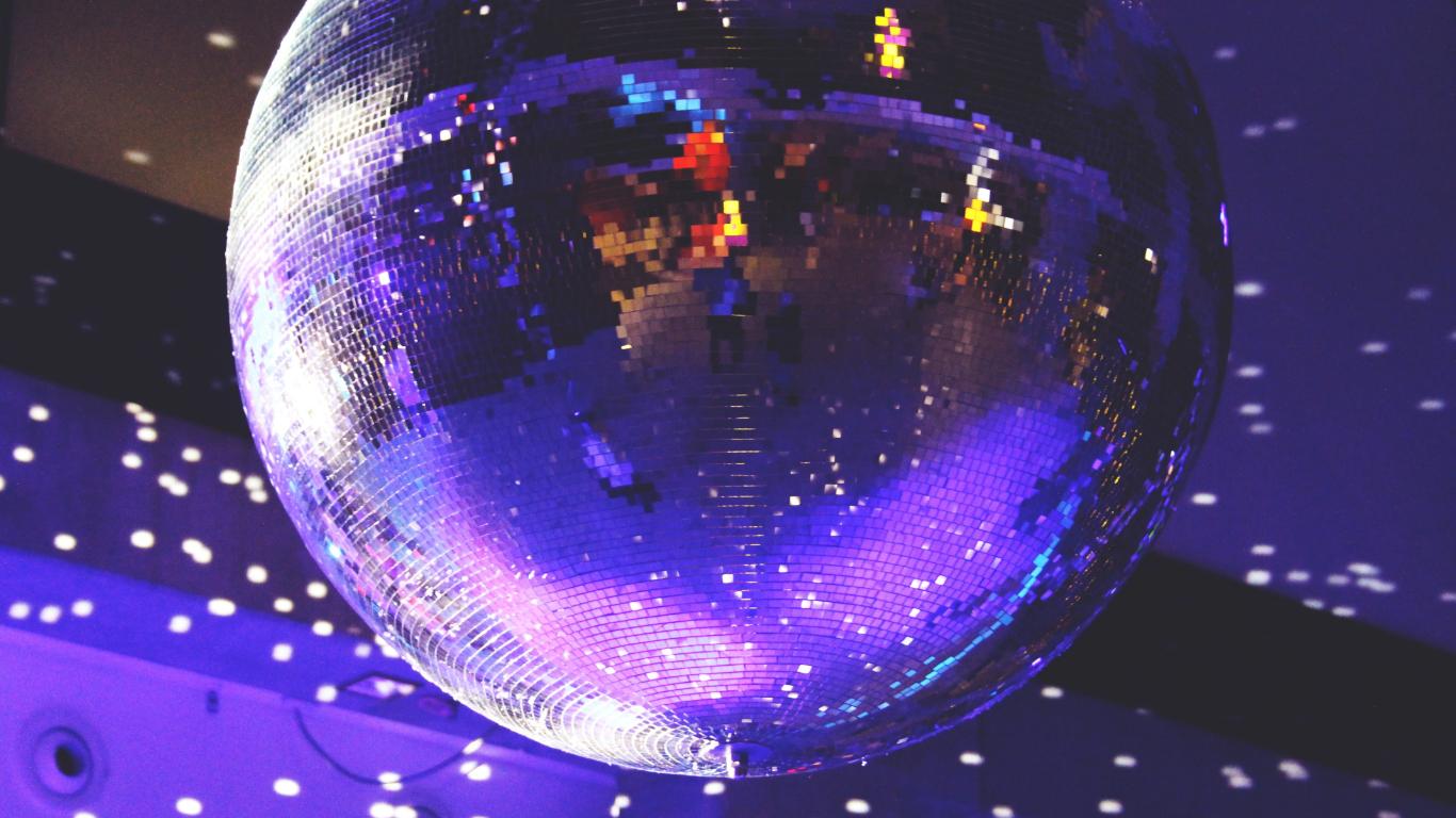 +6 BARES y DISCOTECAS Con MÚSICA De Los 80 En Cádiz